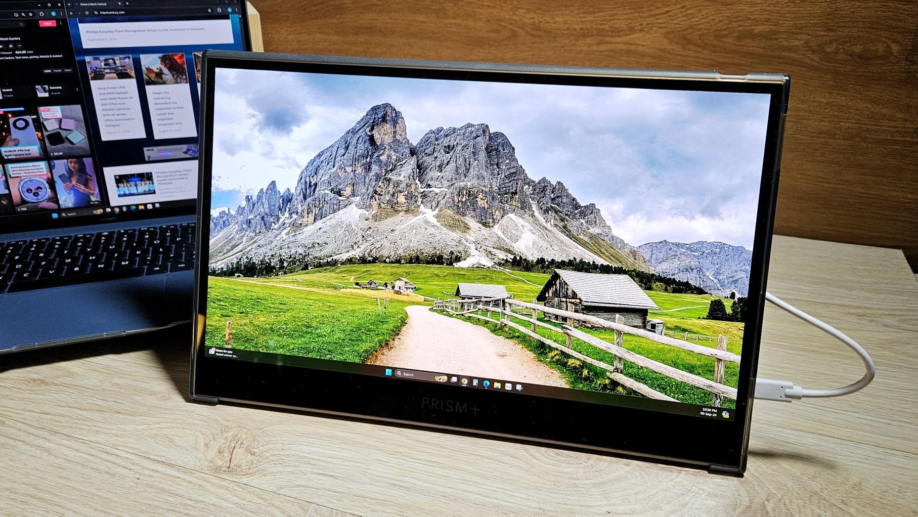 PrismPlus Nomad Ultra 4K 16 review - Awesome portable 4K OLED touch ...